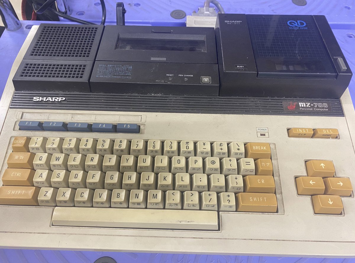 BEEP on Twitter: "本日はMZ-700をお譲りいただきました(^o^)／ クイックディスク付き!素晴らしいです🥰 (あむちゃん)"