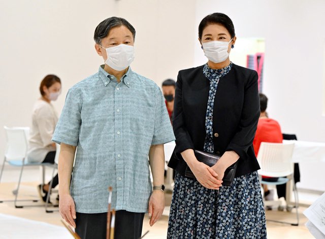 まちこ🌒 on Twitter: "天皇陛下のかりゆし、皇后陛下のかりゆしワンピース、爽やかでとても素敵 https://t.co/LI2dsn3MJs" / Twitter