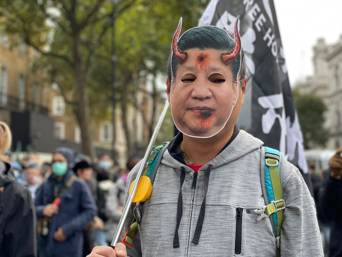 自由亚洲电台 On Twitter 【曼城中国领事施袭事件点燃港人怒火】 【全英11城港人团结发出怒吼:把施袭中共官员赶出去!】 在最多香港移民的英国,至少11个城镇的港人周日(23日