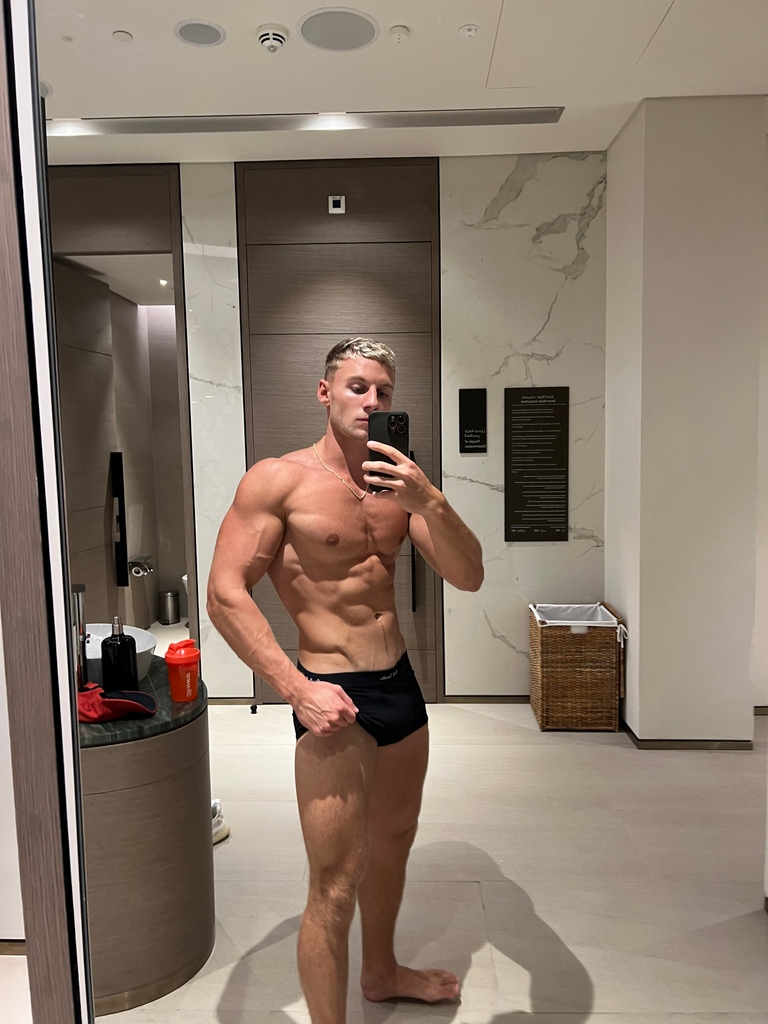 Sixam on Twitter: "RT @itsmaxwyatt: hello there. good sunday morning."