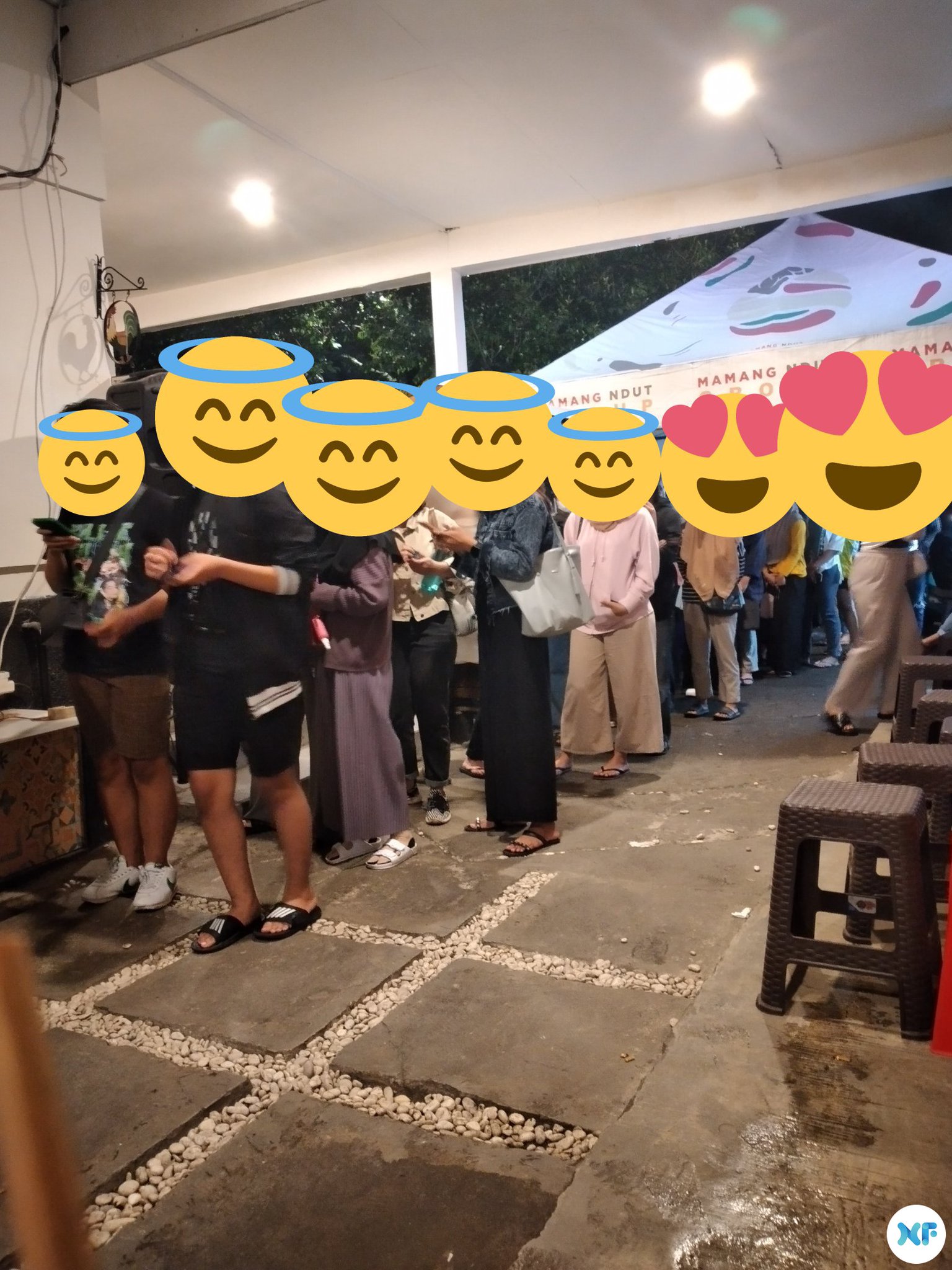 NGALAMFESS on Twitter: "Oyi aku kan pertama kali ning seblak Mamang Ndut. Beh antriane panjang ...