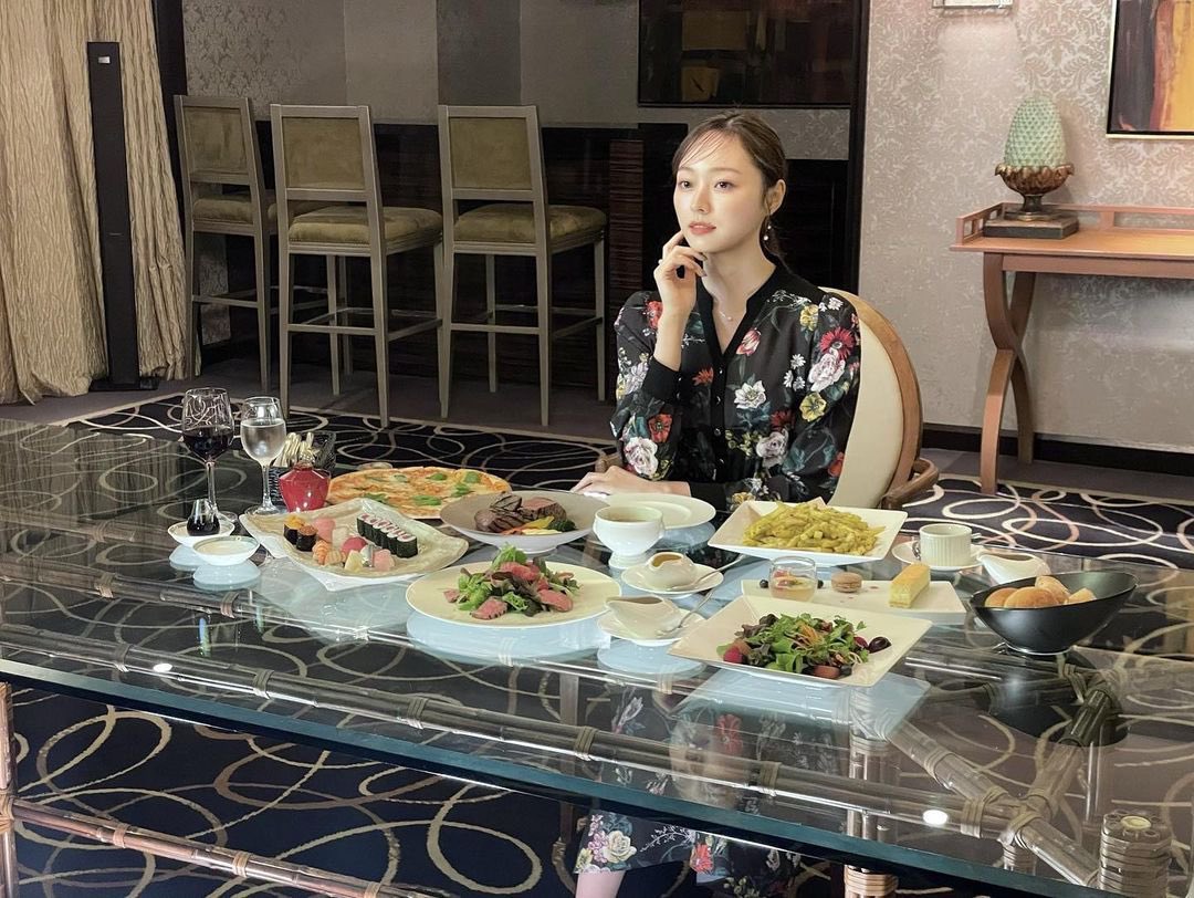 ☕️🥔🌊 on Twitter: "#umegram 📸: https://t.co/qyJJ724Jn6 #乃木坂46 #梅澤美波 ...