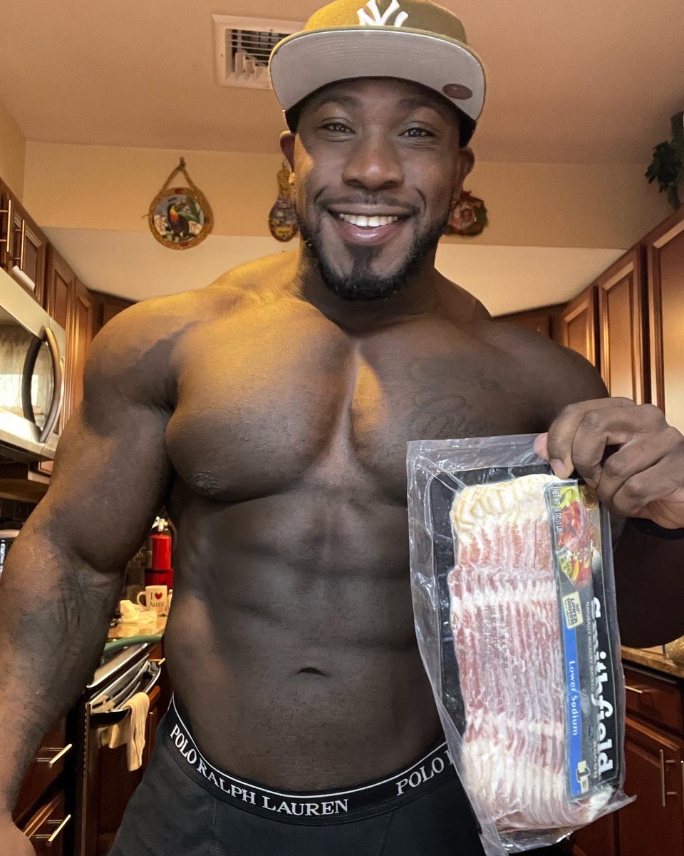 Mikey Mike on Twitter: "RT @jb033190: She said she was a vegan, guess she can’t have me 😏 🥓"