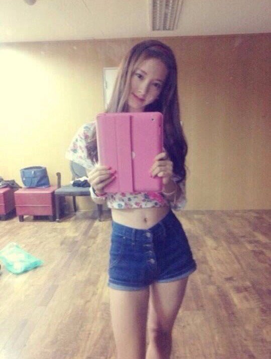wuju rt bot on Twitter: "RT @dawonce_: WJSN 2013 Tumblr girls iPad selfies THREAD"