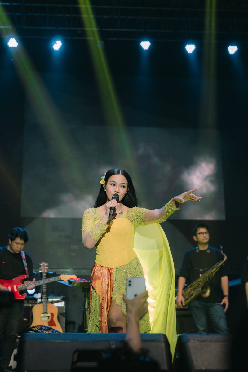 Yura Yunita on Twitter: "Senang kemarin malam bisa bernyanyi di kampusku tercinta. Ga ada yang ...