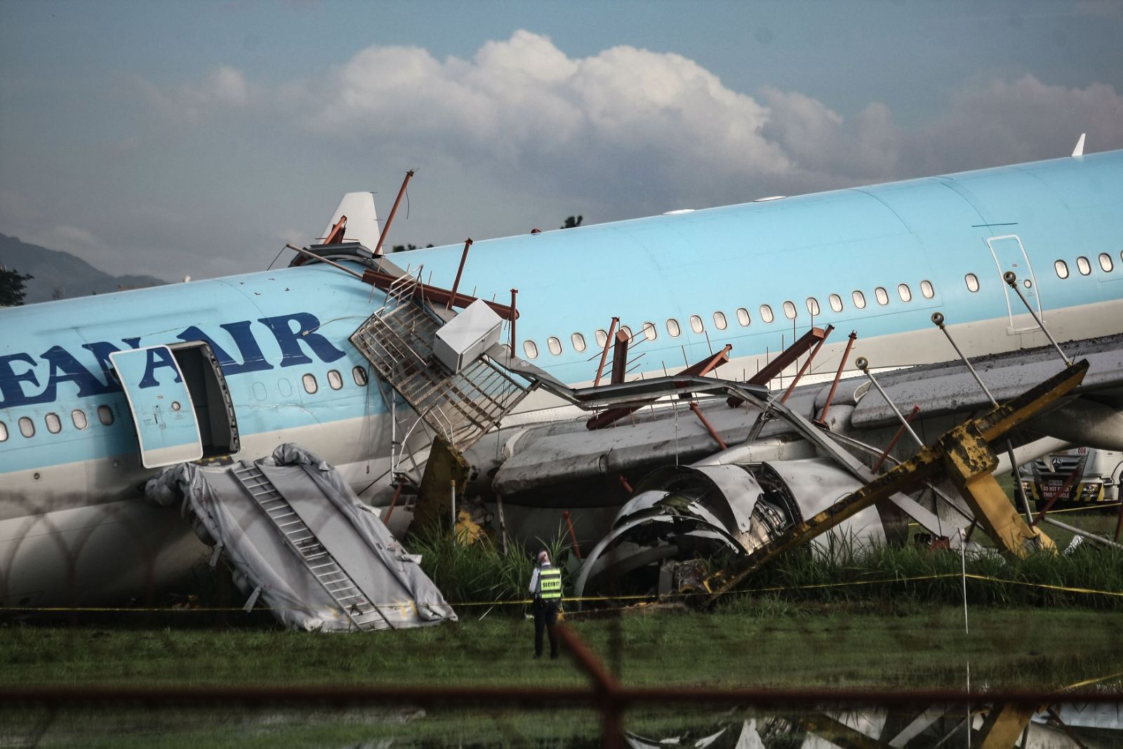 Manila Bulletin News on Twitter: "LOOK: The Korean Air A330-300 with 173 people on board ...