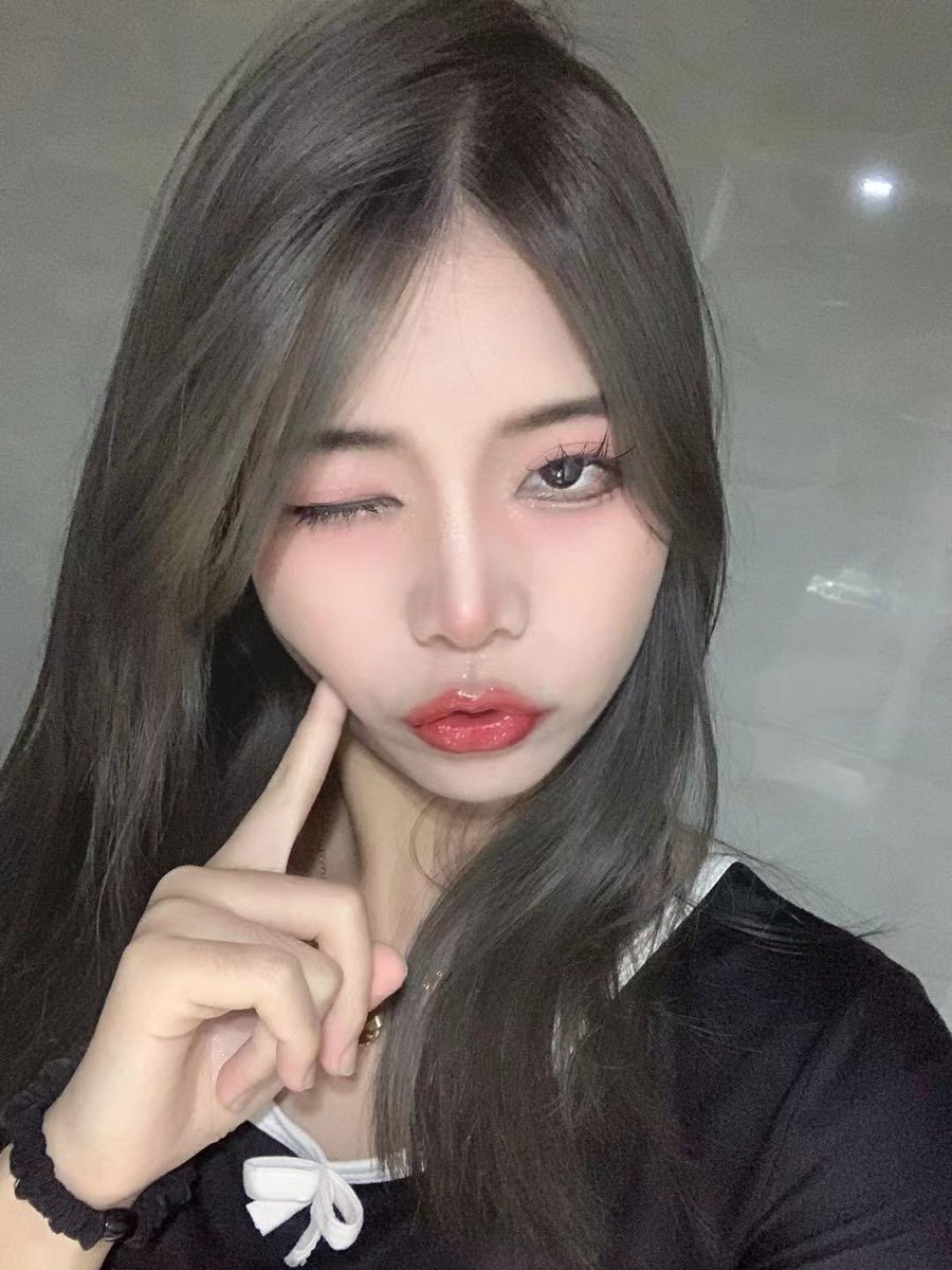 艺束人生 on Twitter: "模特：紫瑶 身高：163cm 体重：47.5kg 非常可爱的模特，性格温柔里面带着些腼腆；手脚趾整齐好看，非常不错的苗子，喜欢的抓紧定拍约拍。 试镜视频已 ...