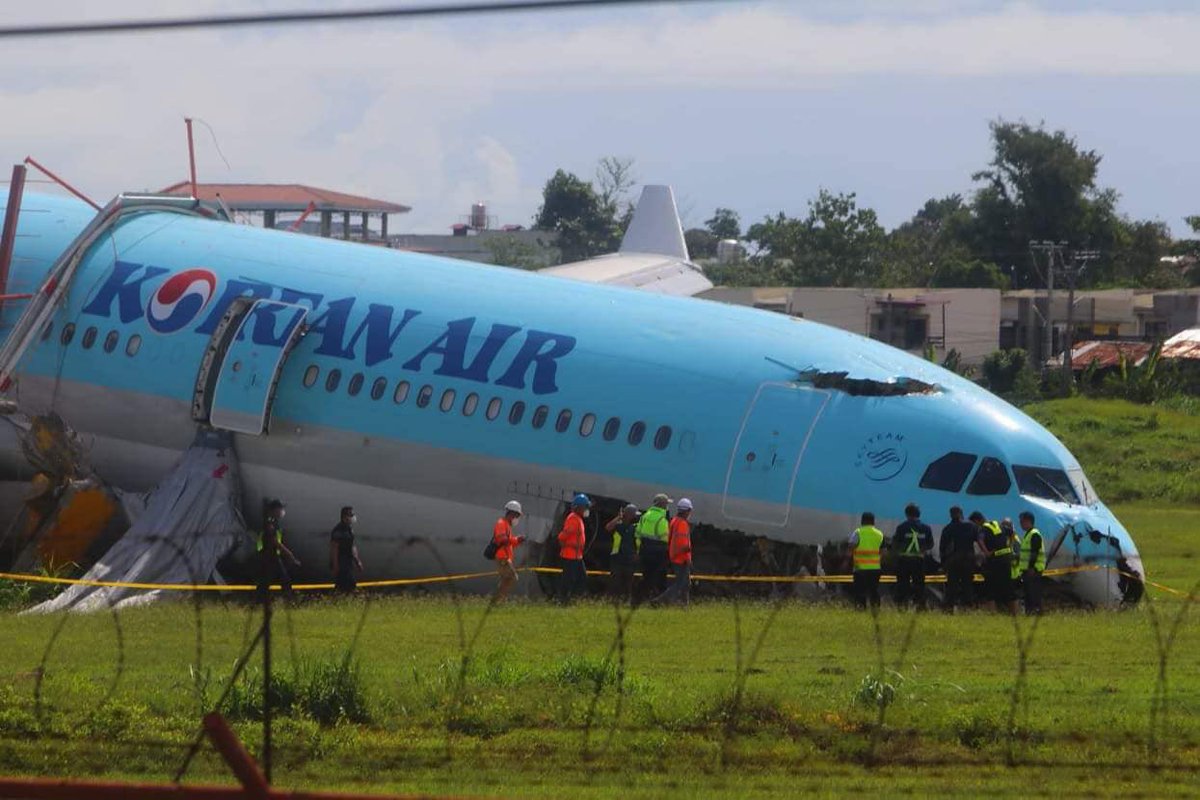 The Freeman on Twitter: "LOOK: Shots of the Korean Air flight that overshot the runway of Mactan ...