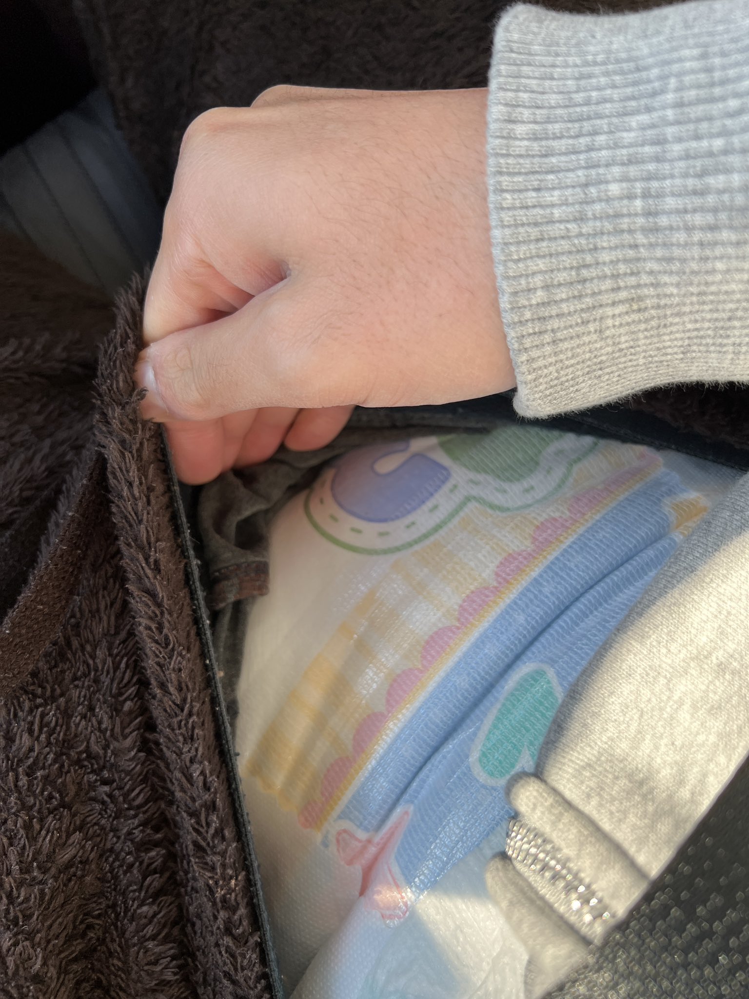 omu-love on Twitter: "朝起きて車を走らせてたんだけど，急にお腹痛くなって、案の定出ちゃいましたので、ワニさんにバトンタッチしちゃいました🐊 おはようございます☀ ...