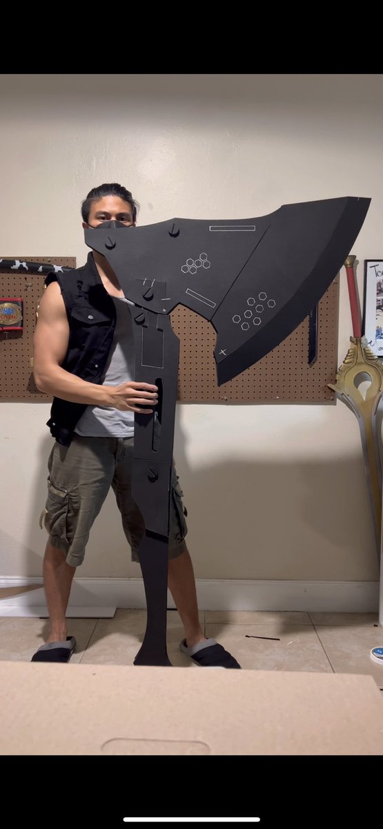 RAGEGE🎄RPROPS🔜HOLMAT2022 on Twitter: "Kaiju No. 8 Axe WIP 🎸"