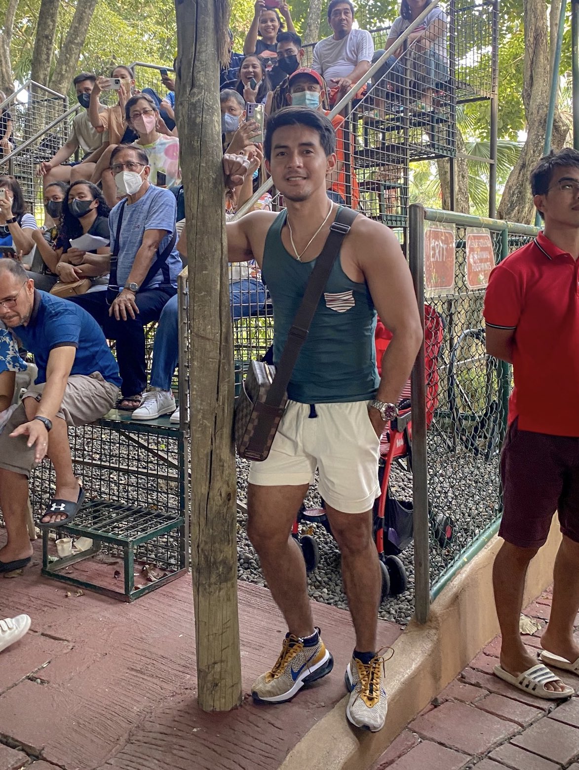 Jaycee Domincel on Twitter: "Audience lang ako dito pero bigla kang tinawag para sabitan ng sawa ...