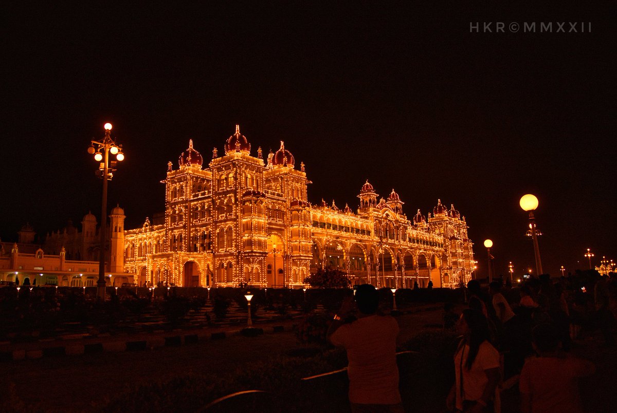ವೈಭವ. 1. Each & every pillar of #Mysore #palace radiates grandeur ...