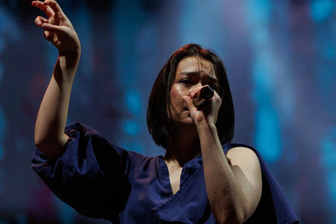 mitski's archive on Twitter: "new pics of mitski performing at primavera sound https://t.co ...