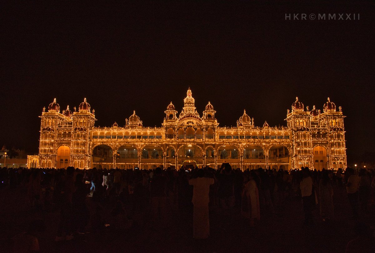 ವೈಭವ. 1. Each & every pillar of #Mysore #palace radiates grandeur ...
