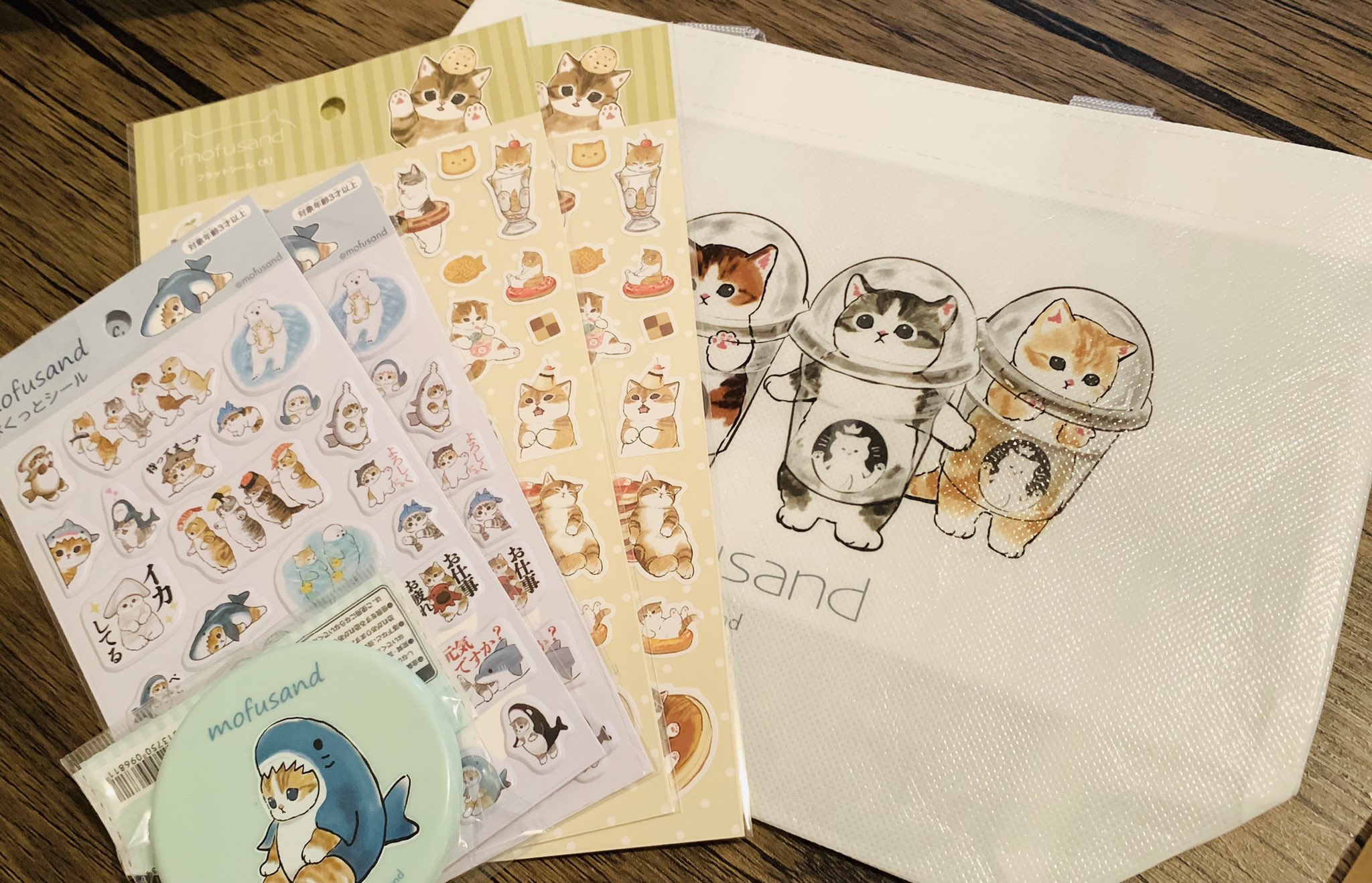 春夏冬 よる🍁 ️🐾 on Twitter: "ふわぁあっ！( * ॑꒳ ॑* ) かあちーい！！！ こんな身近にもぢゅのさんの猫さんいらっしゃったあ！！！ どんどんお家にぢゅのさんグッズ ...