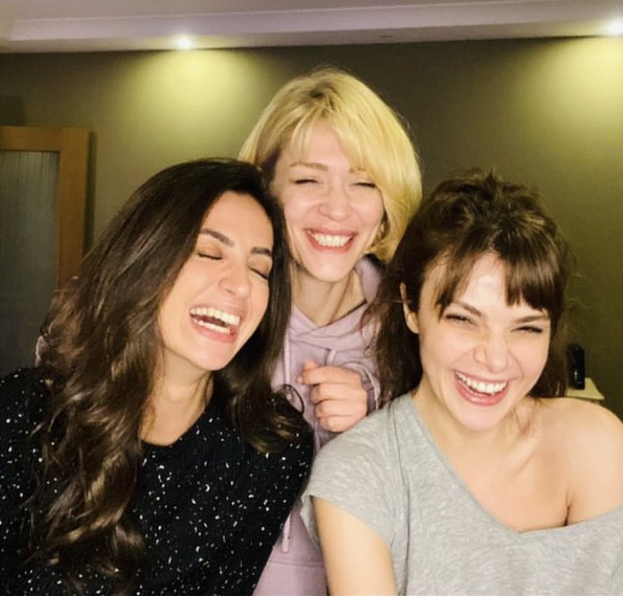 Dizi Analiz on Twitter: "Sinem Ünsal, Hazal Türesan ve Merve Bulut… Mucize Doktor ekibinin ...