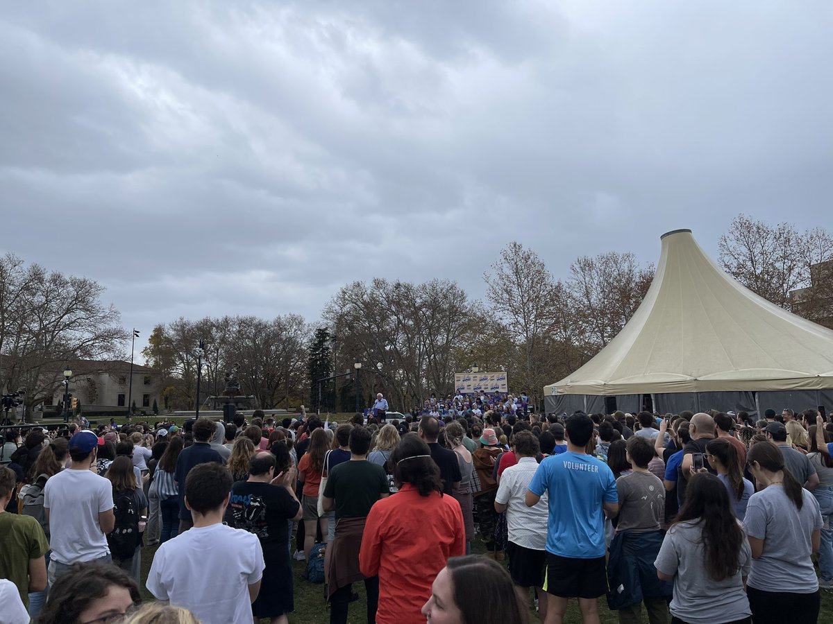 Photos: Great turnout Pittsburgh Bernie Rally ☔️ with a little ...