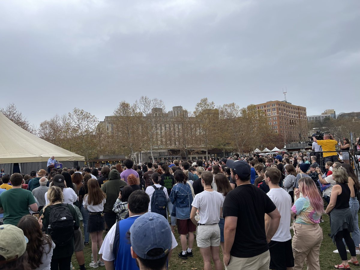 Photos: Great turnout Pittsburgh Bernie Rally ☔️ with a little ...