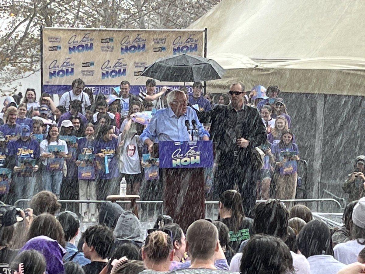 Photos: Great turnout Pittsburgh Bernie Rally ☔️ with a little ...