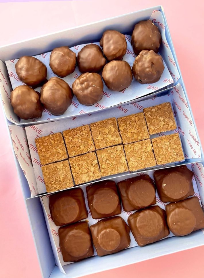 بما ان الاغلب صاير ادمان حلويات هالفترة هذا ثريد وصفات لذيذه وسهله 💜 ...