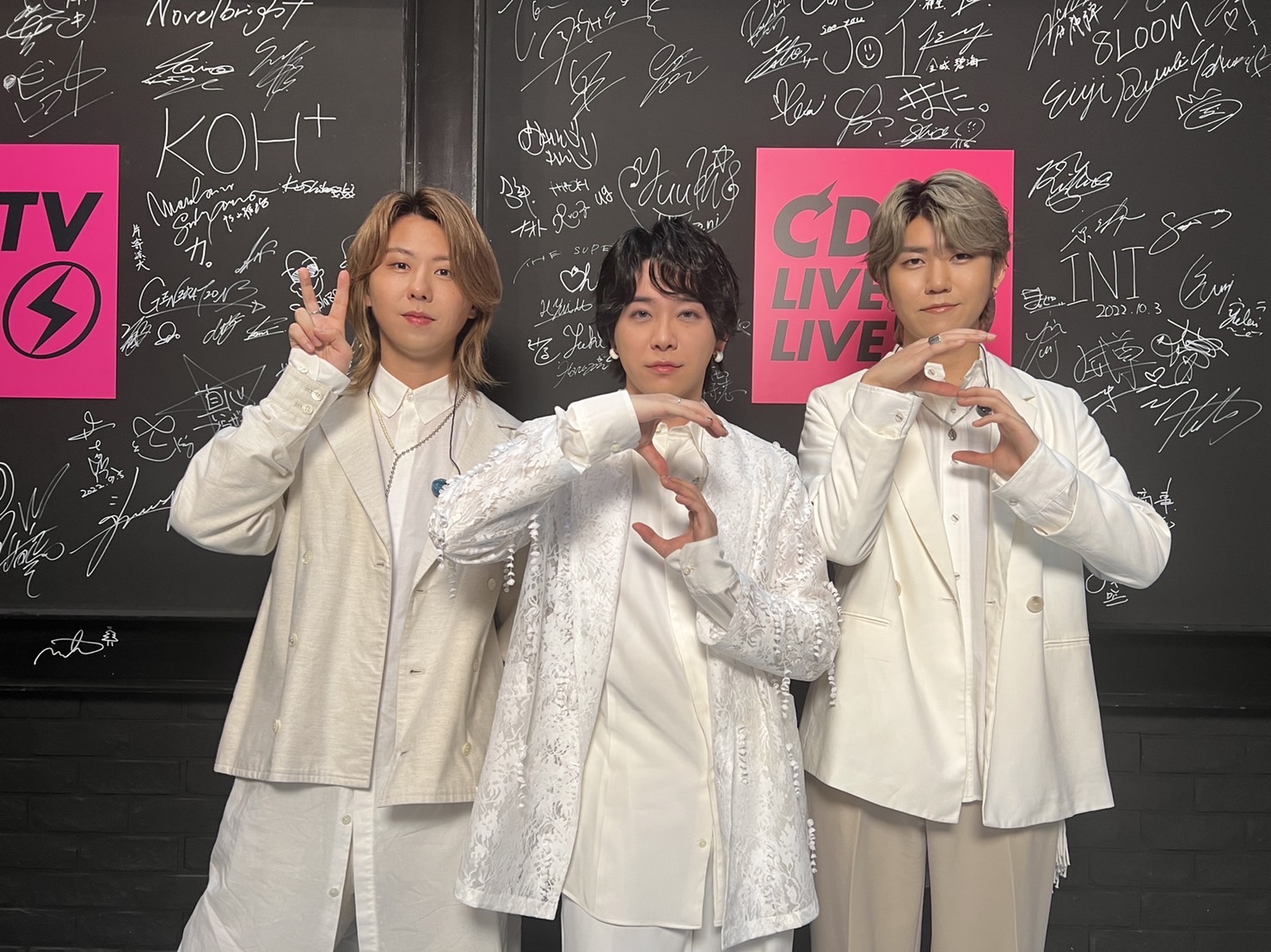 CDTV on Twitter: "#CDTVライブライブ 今夜も激アツLIVEをお届け♪ 本番直前ショットで実況中だよ📸 このあとは #MrsGREENAPPLE が登場！ #二宮和也 主演 ...