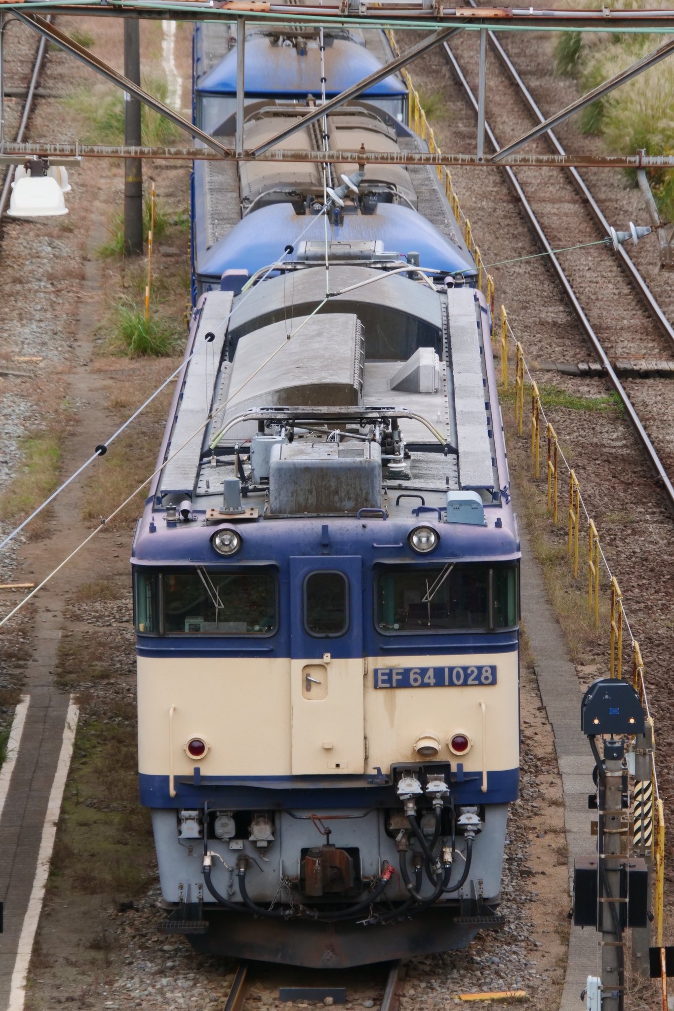 吉田 匡 on Twitter: "新鶴見機関区に、EF64 1028号機が留置されていました。 #EF64_1028号機 #新鶴見機関区 https://t.co/Z1yMykW6Pn ...