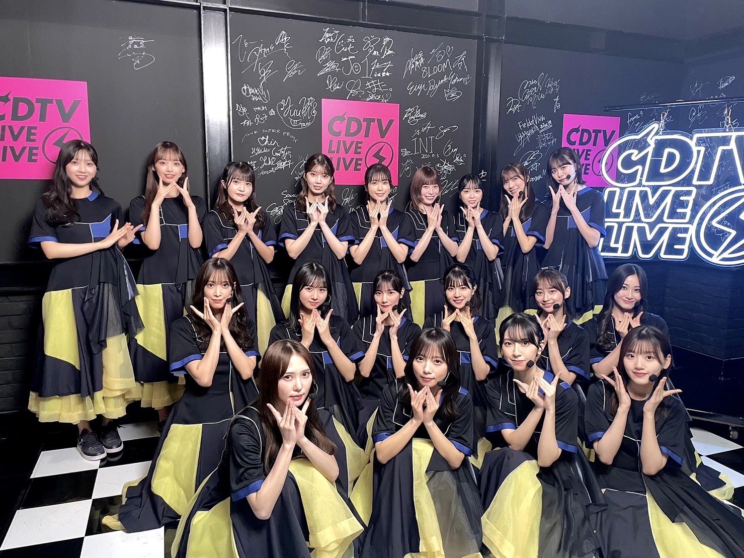 日向坂46 on Twitter: "放送中のTBS「CDTV ライブ! ライブ!」に日向坂46が出演し、8thシングル「#月と星が踊るMidnight」を披露させて頂きます🌕🌟 フルサイズ ...