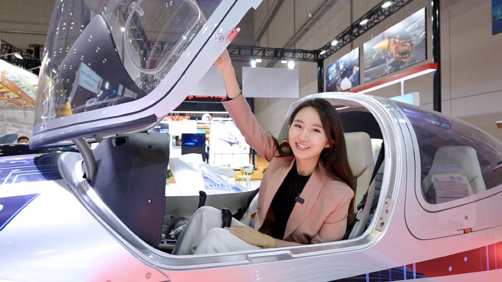 Aiping Huang on Twitter: "Trying new things and explore new technologies at 5th #CIIE in # ...