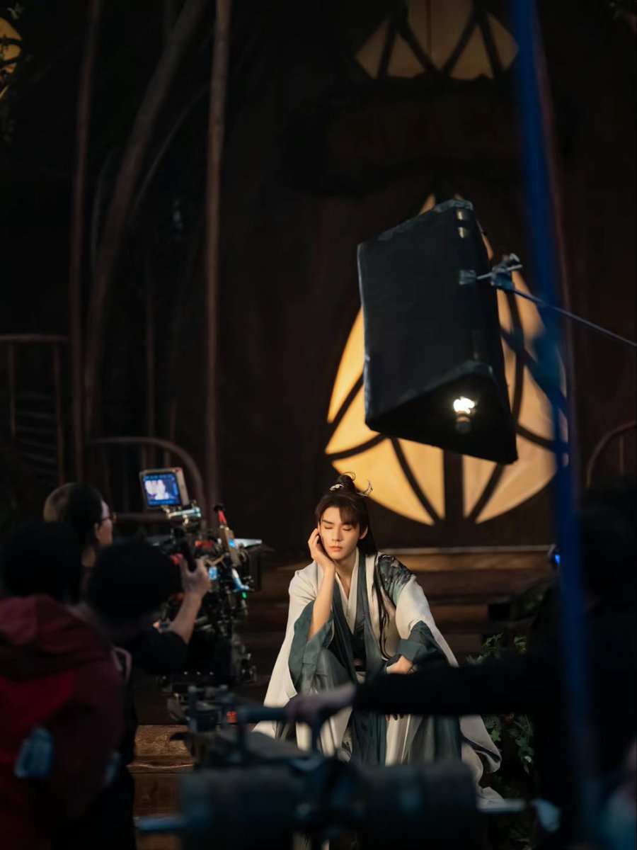 龚俊霁风海外站 Gong Jun Global on Twitter: "【221107 Gong Jun Studio】 Behind the scenes photos Fox ...