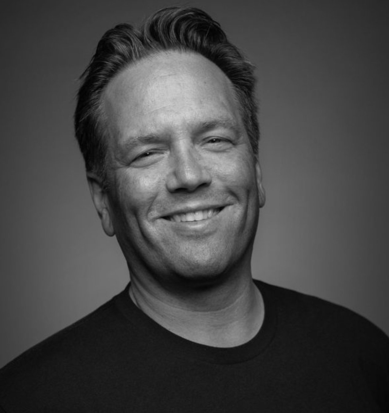 Geoff Keighley on Twitter: "Xbox's Phil Spencer (@xboxp3) is about to take the stage at Wall ...