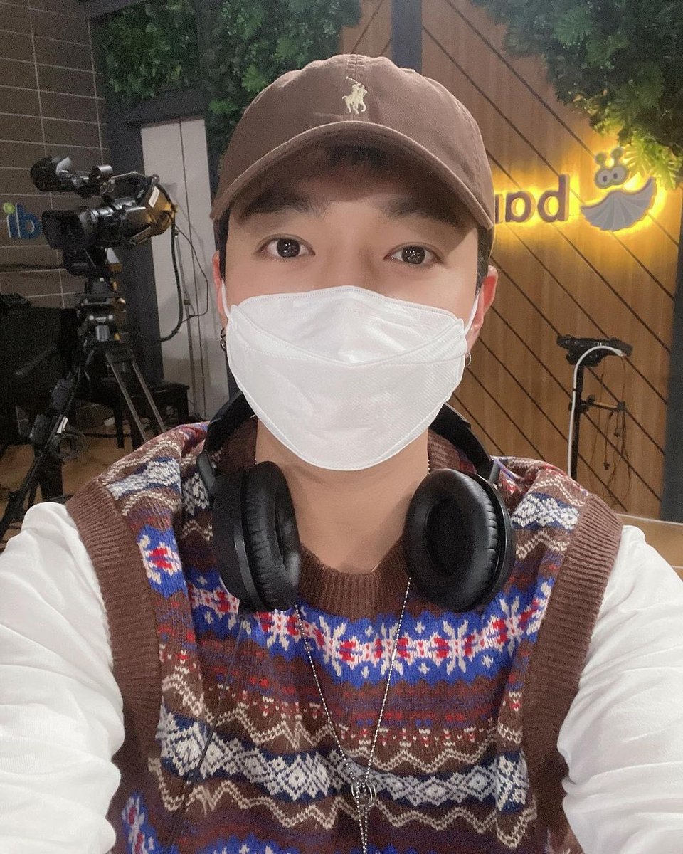 Sya on Twitter: "RT @Day6FashionIndo: 221026 #SUNGJIN on EBS Pentagon's Night Radio 🐻 ...