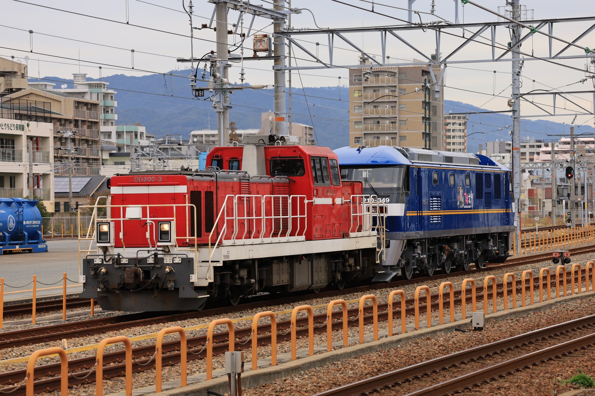 昔 鉄ちゃん on Twitter: "2022.10.27、9892レ EF210 349(吹田配属)甲種輸送、DD200 3にけん引されて神戸ターミナルに。赤い反射板は付いてませんでした ...