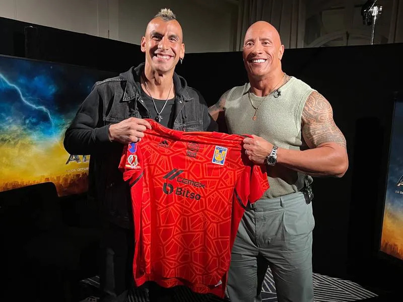 Bitso on Twitter: "¿Ustedes dicen que @TheRock y @PatonGuzman tienen activado Bitso+🔥? Ojalá que ...