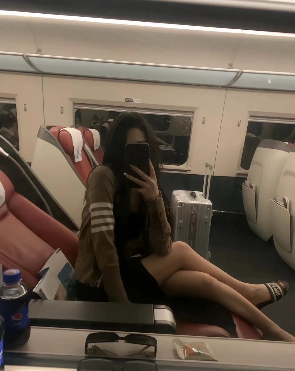 空姐 On Twitter 希望压得我喘不过气的不是生活而是你 😝
