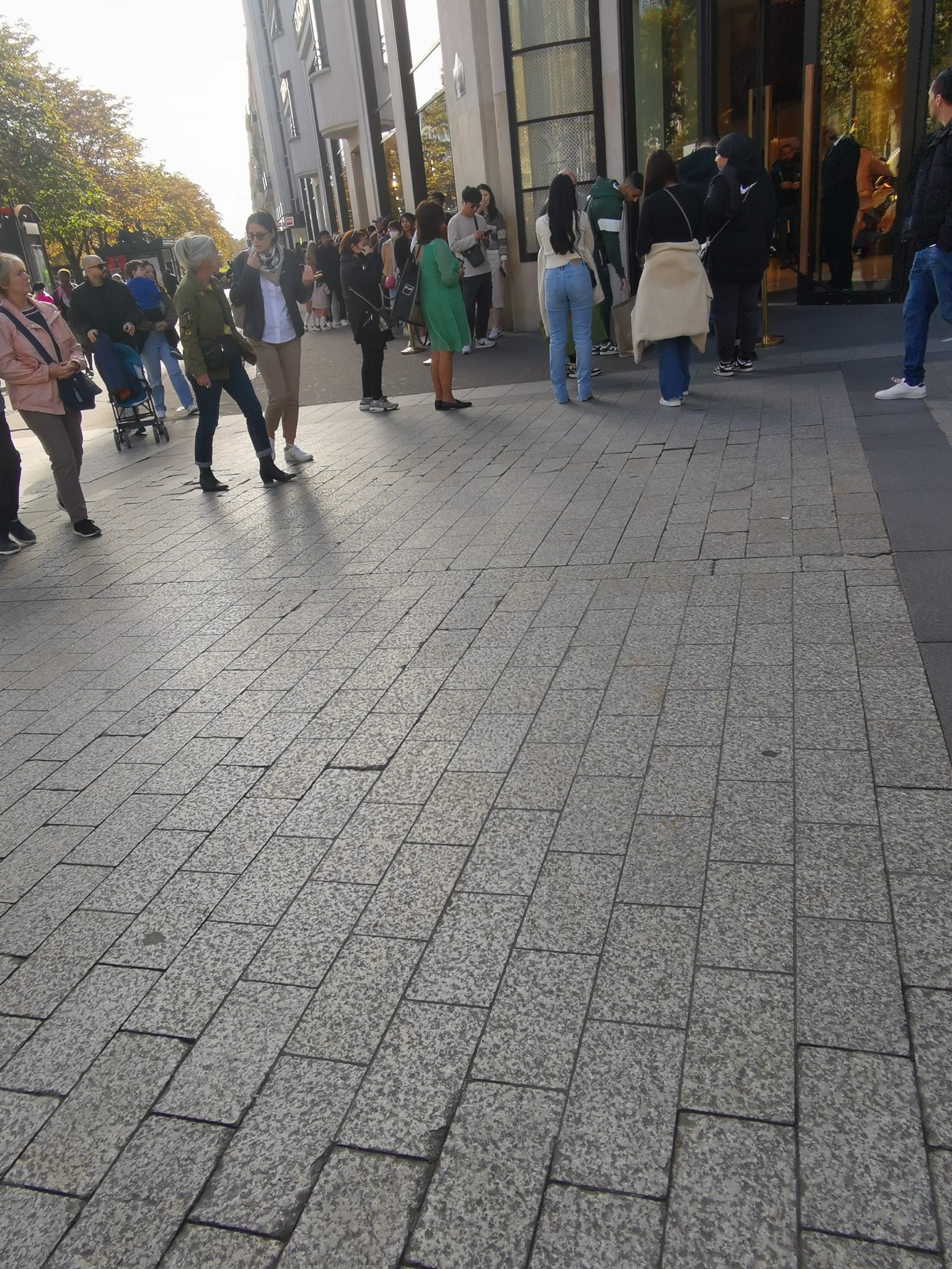 Aleksandar Tortevski On Twitter Е не би чекал во ред за да влезам во дуќан па и џабе да даваат