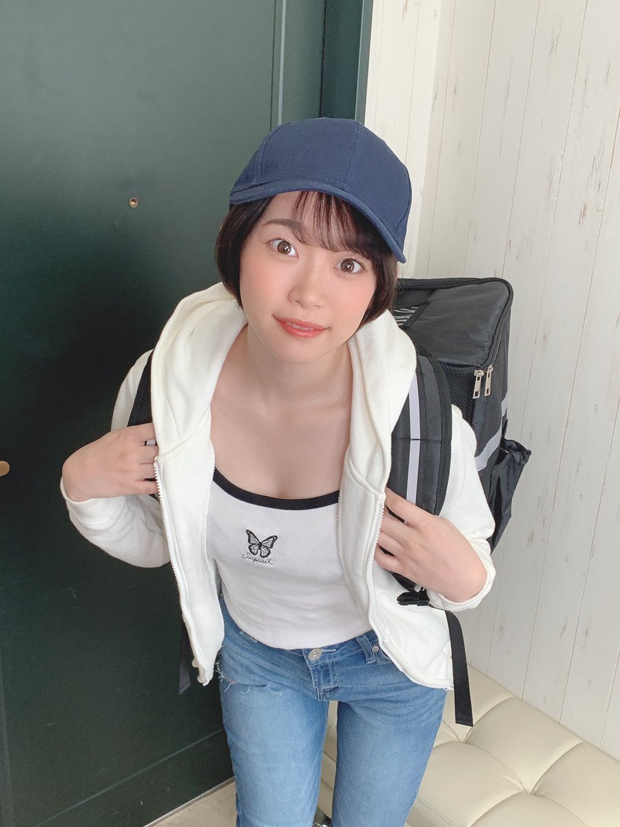 本日はデジグラ(R18)の撮影です 本日のモデルはレジェンド架乃ゆらちゃん！配達にこんなに可愛い子が来たらドキドキしちゃいますね〜😍 🔞https://t.co/J3VxYmDter #制服 ...
