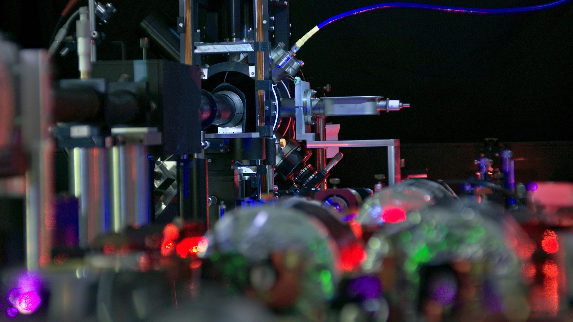 DLR_de on Twitter: "Für die Realisierung von Quantencomputer auf Basis von Ionenfallen vergibt ...