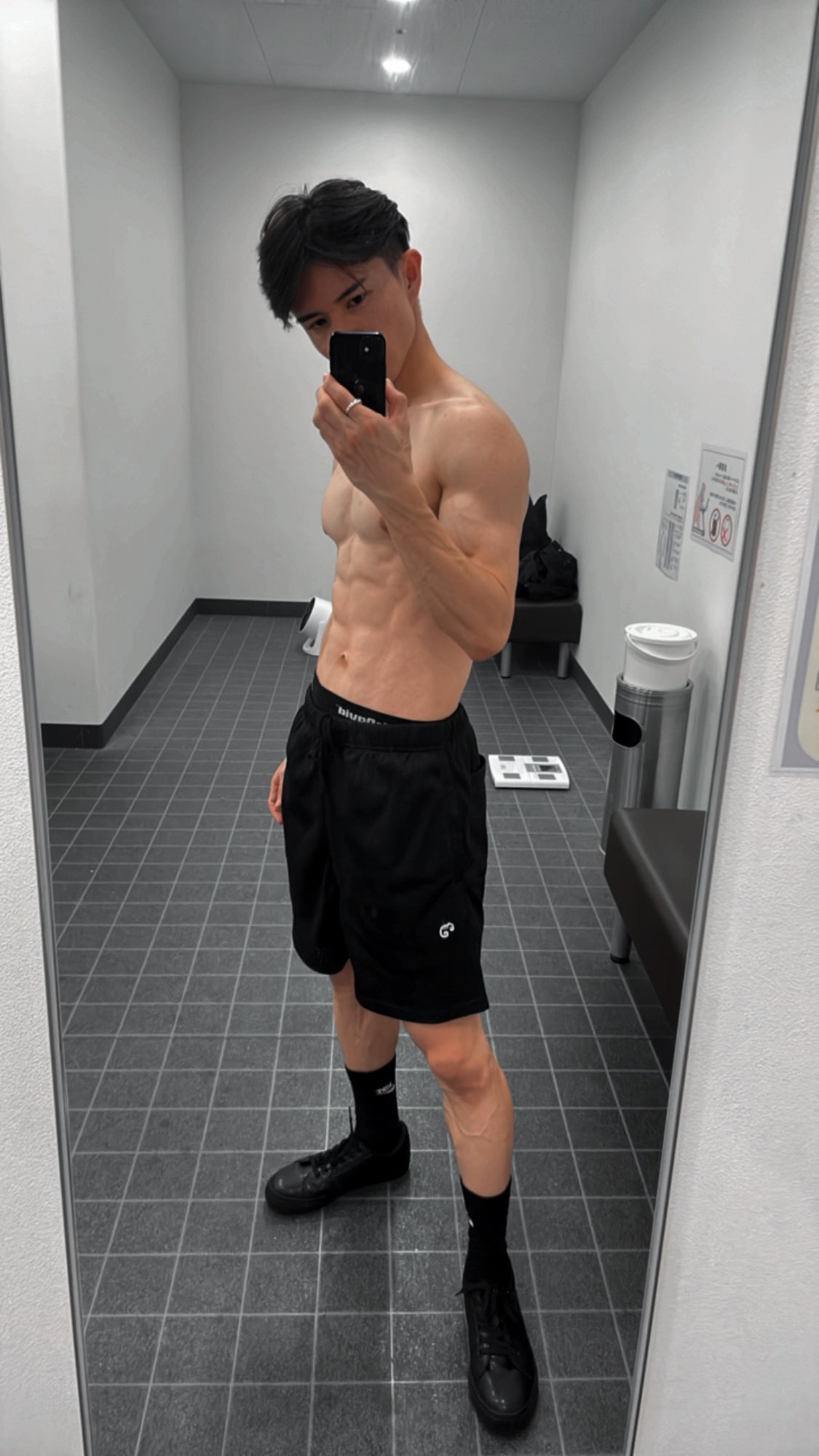 TAICHI/たいち on Twitter: "🌃ボディチェック ︎ 今日は下半身責め。 【Menu】 サイドベント 12rep×2set 左右 サイドプランクアダクション10rep×2set ...