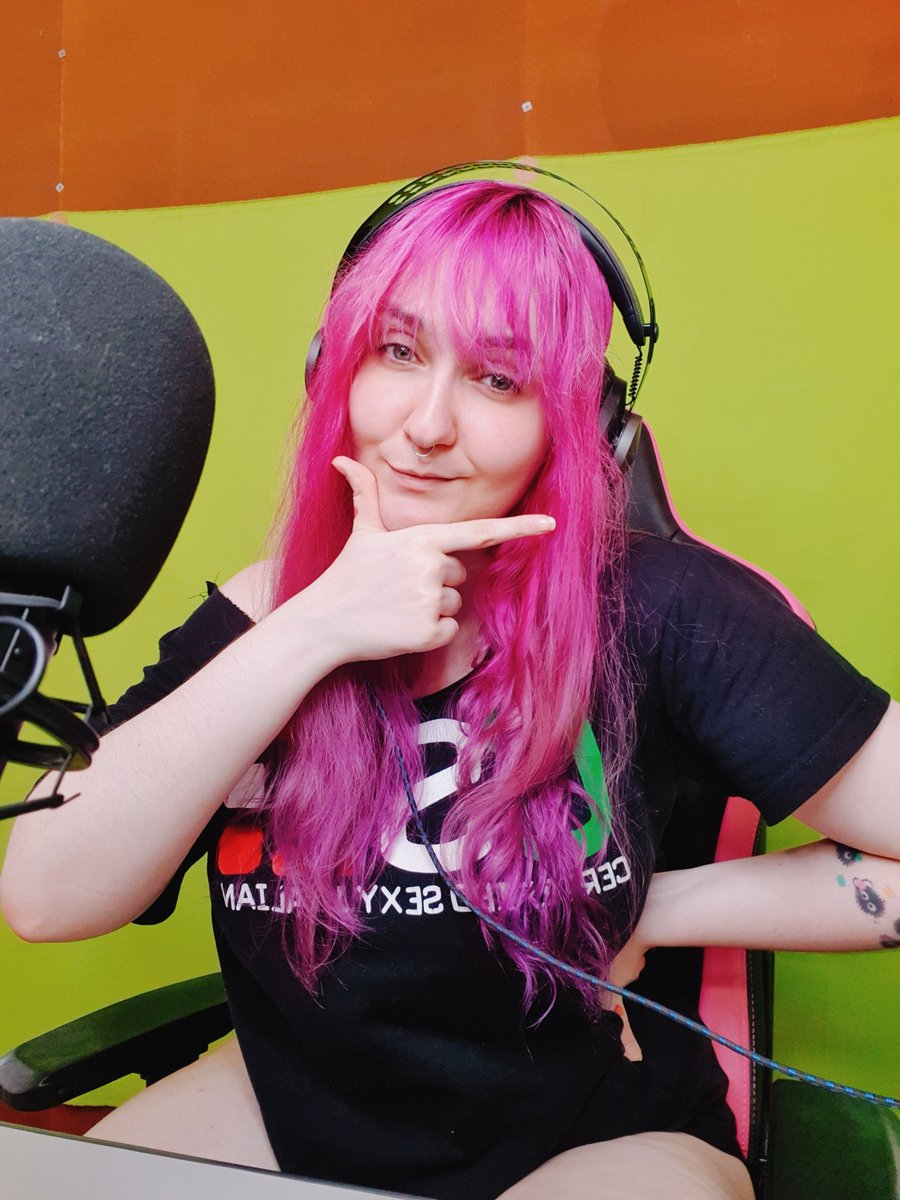 Zuzu 🌸 on Twitter: "TO COM IDEIAS 🤔🤔🤔🤔 http://twitch.tv/wzuia"