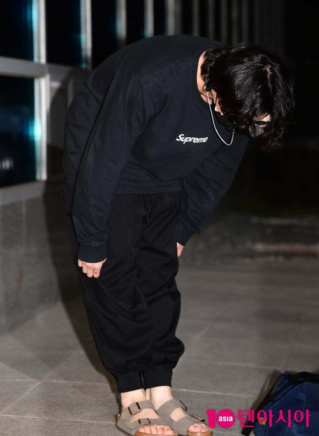 CANDYCLOVER (rest) on Twitter: "#JungKook @BTS_twt เดินทางกลับถึงเกาหลีผ่านศูนย์การบินธุรกิจโซล ...