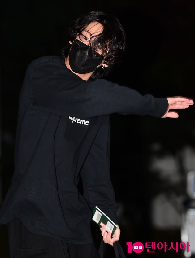 CANDYCLOVER (rest) on Twitter: "#JungKook @BTS_twt เดินทางกลับถึงเกาหลีผ่านศูนย์การบินธุรกิจโซล ...