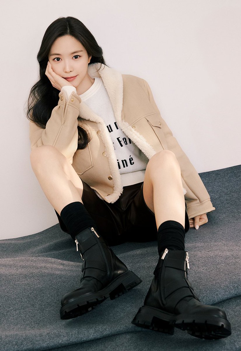 SonShine on Twitter: "(CF) #Naeun x JJ JIGOTT 2022 Winter Campaign #손나은 #나은"