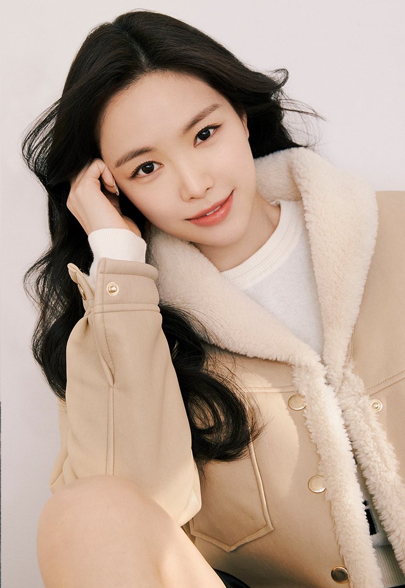 SonShine on Twitter: "(CF) #Naeun x JJ JIGOTT 2022 Winter Campaign #손나은 #나은"
