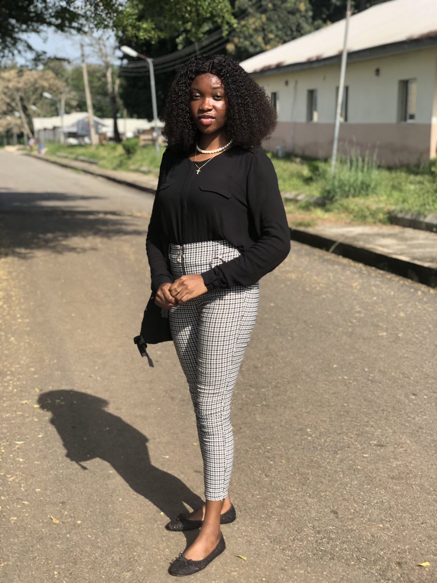 ÀJOKÉ💕 on Twitter: "hiii🌚"