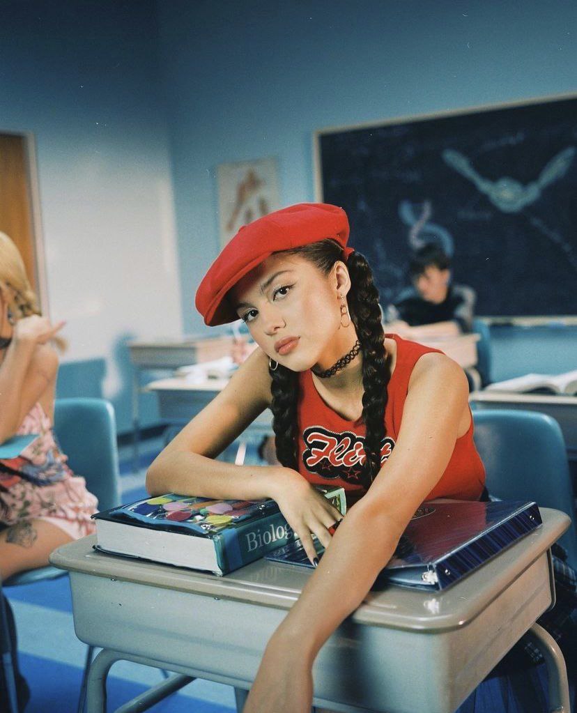 dorsa on Twitter: "sour album photoshoot (pt 2) https://t.co/BGF7kTXNfO" / Twitter