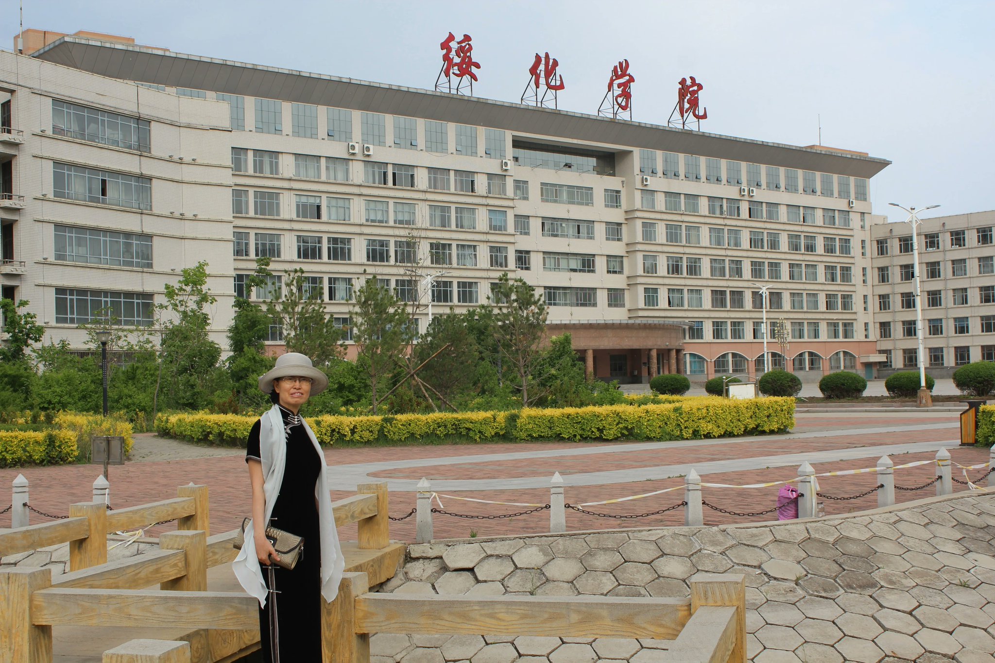 The Paper 澎湃新闻 on Twitter: "【拒绝“躺平”：一所二本院校贫困生与他们摸爬式努力的人生】王梅是绥化学院2019届毕业生，她的故事被记录在近期出版的书里，作者是绥化学院 ...