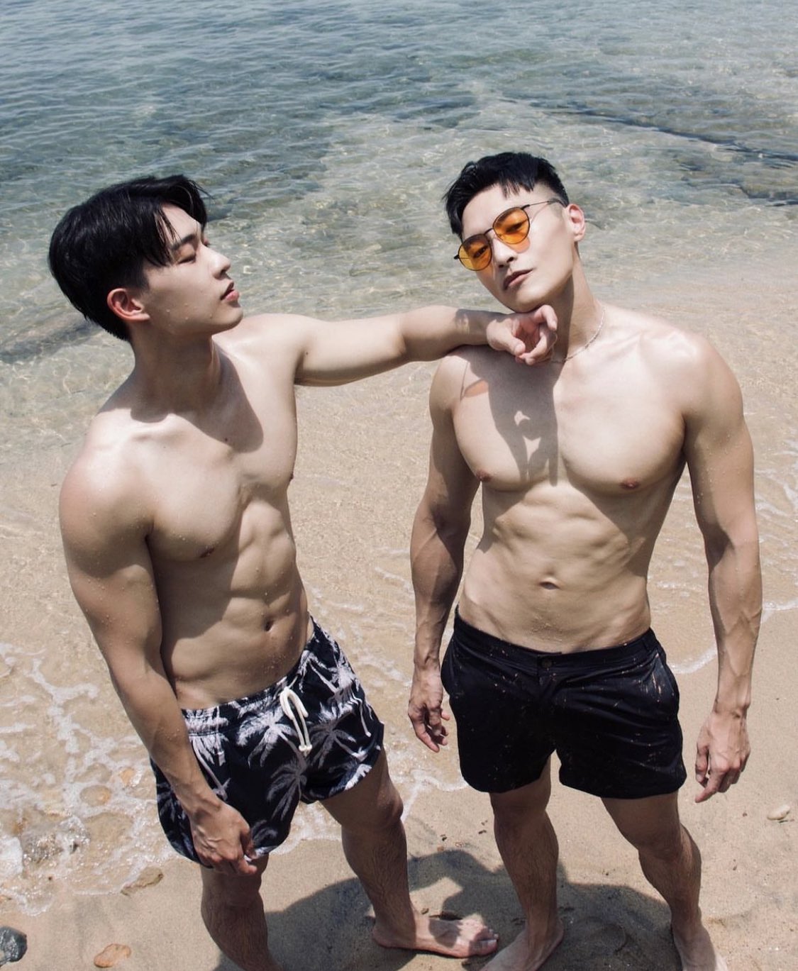 MR MR on Twitter: "Left or right? 😎 https://t.co/5klICM32H2" / Twitter