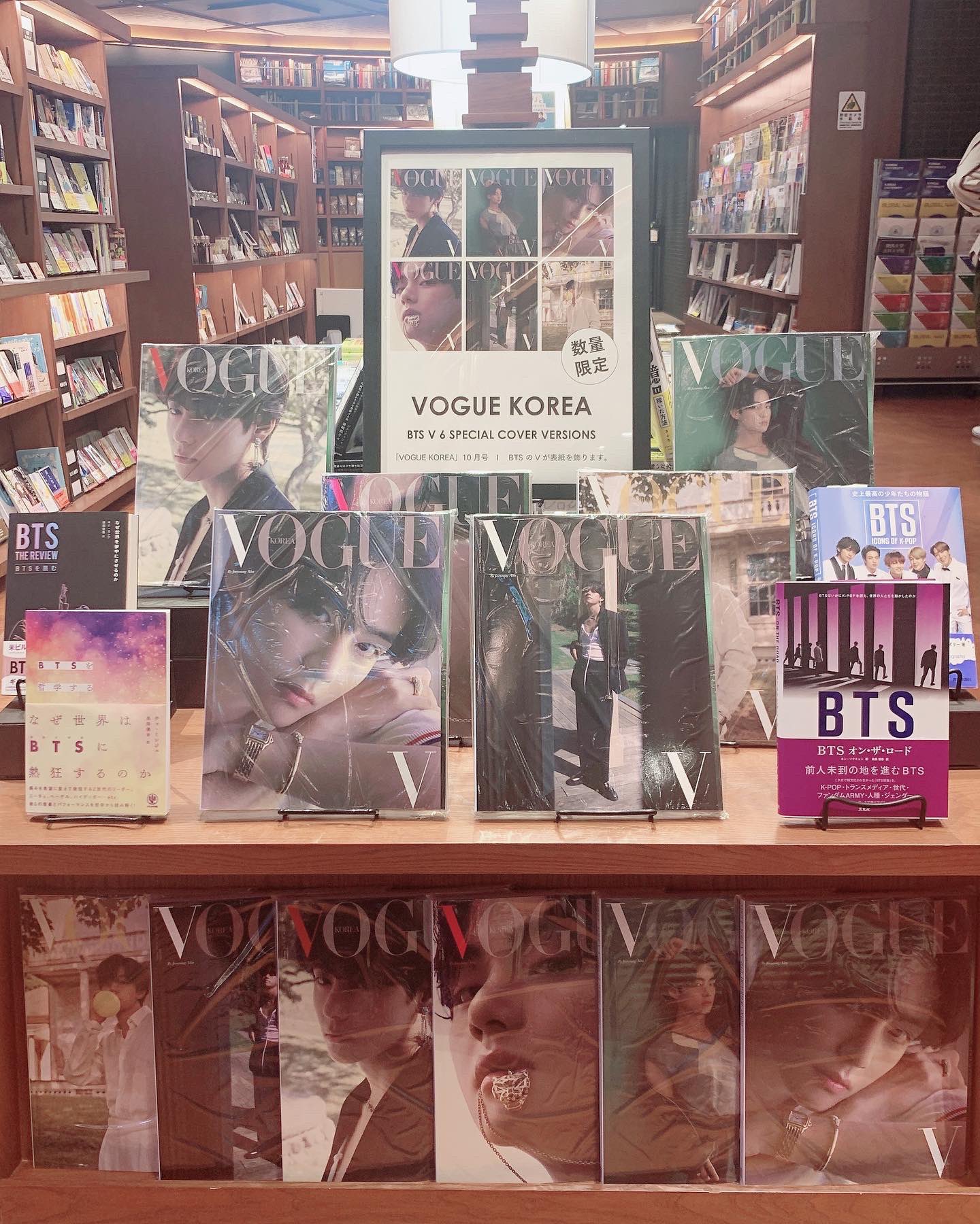 TSUTAYA BOOKSTORE 梅田MeRISE on Twitter: "VOGUE KOREA 2022年10月号、発売しました‼ 表紙はBTSのVが六種類🕺 どのテヒョンもイケメン ...