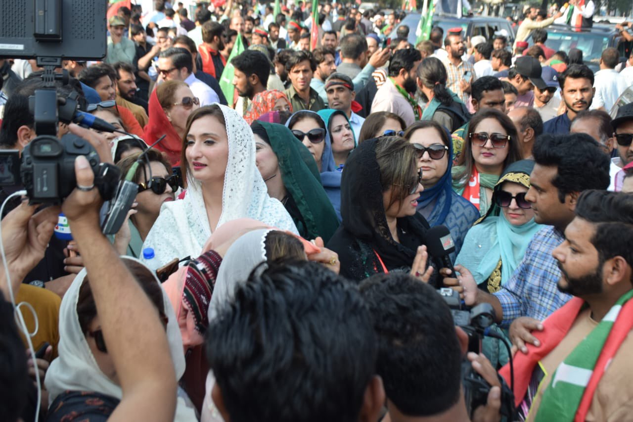 PTI on Twitter: "Women team leading in PTI’s long March in Lahore, a massive participation ...