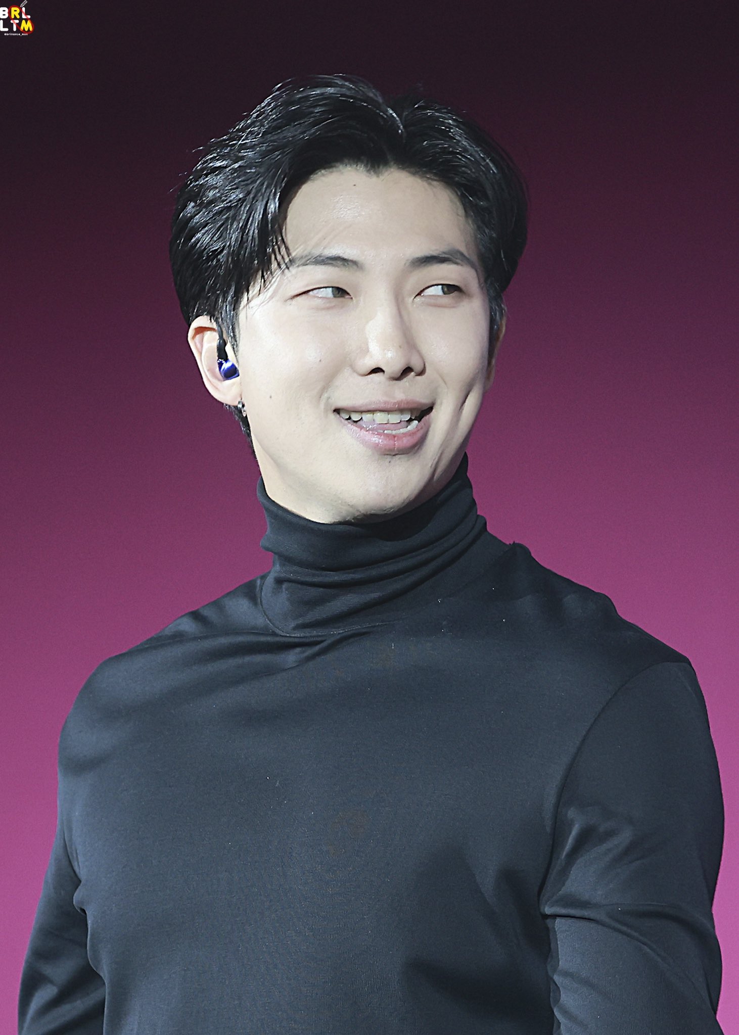 브릴란테몬 on Twitter: "221028 W korea #방탄소년단 #BTS #알엠 #RM #김남준 @BTS_twt https://t.co/oF1UpABhEC ...